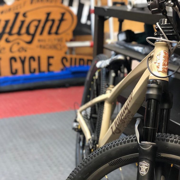 Daylight Expands To MTB With The TIMELINE Dirt Jumper