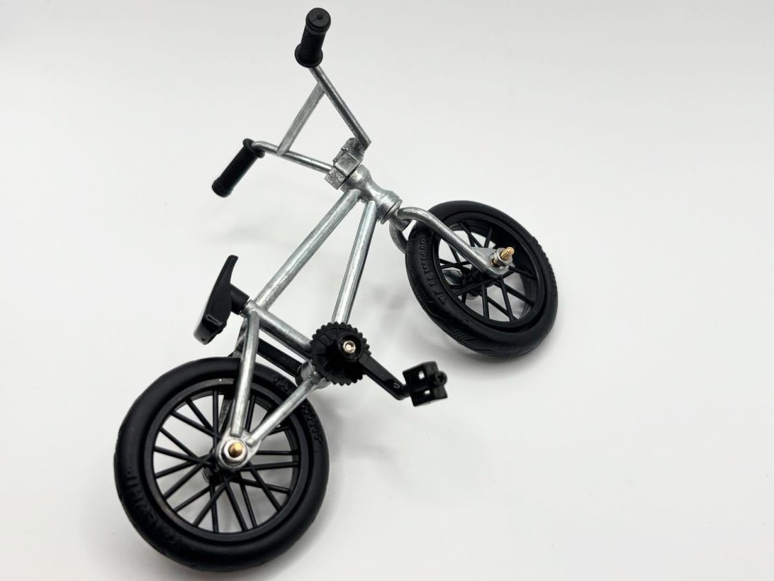 The Tail Whip BMX Finger Bike Is The Best One Yet!