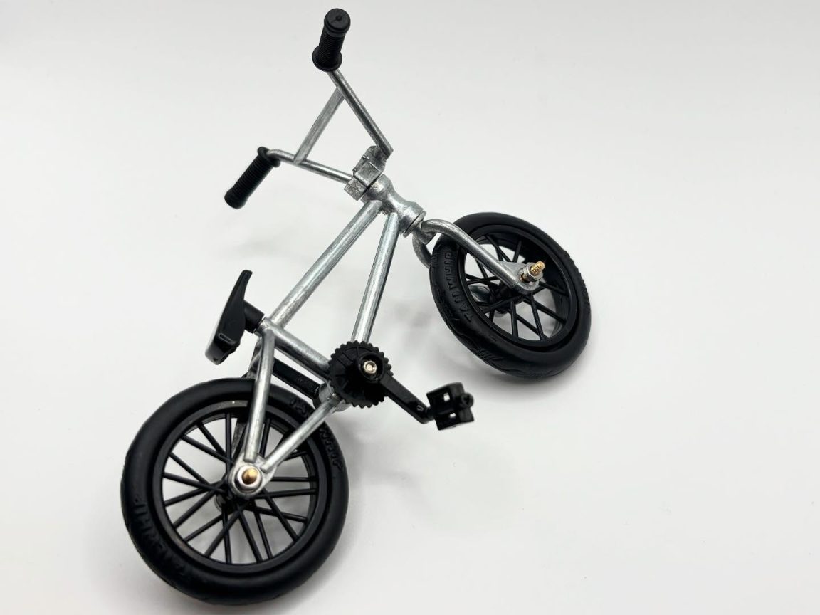 The Tail Whip BMX Finger Bike Is The Best One Yet!