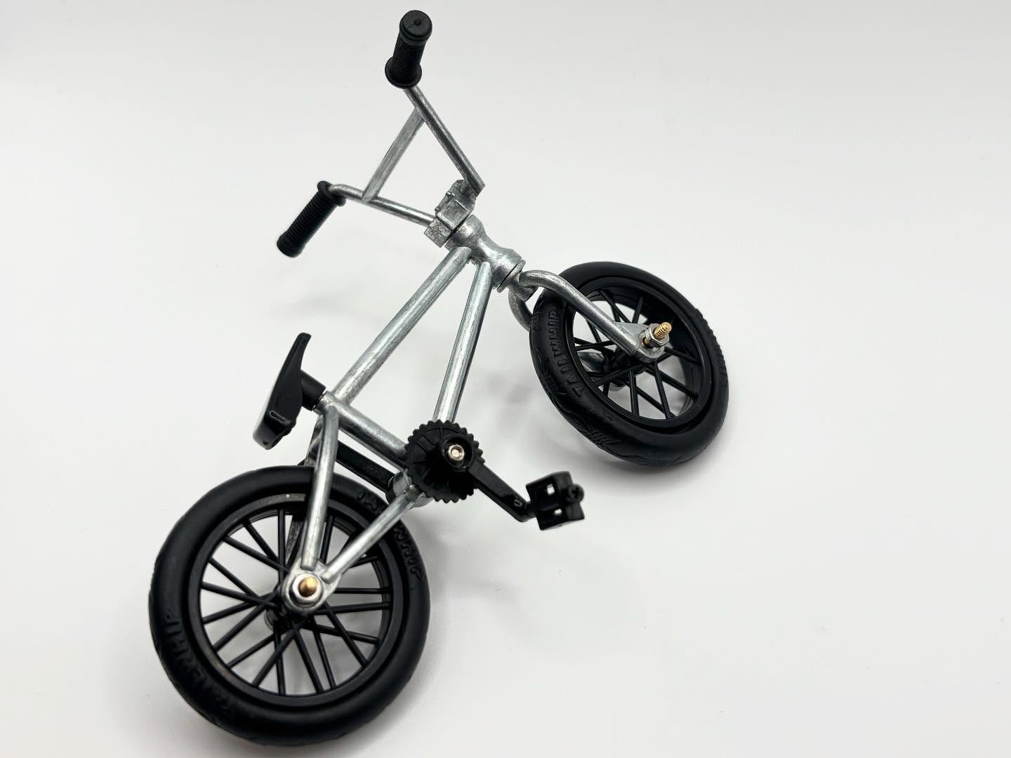 The Tail Whip BMX Finger Bike Is The Best One Yet!